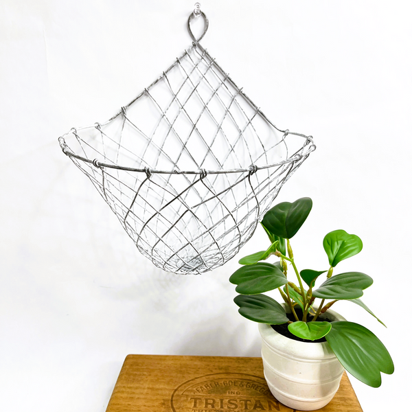 White Wire Wall Pocket – Vintage Point